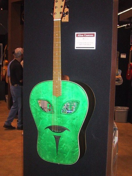 Agent Mulder is on this Case ! - Guitar Fail