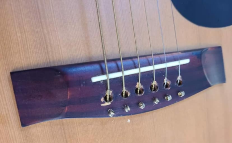 Pinless Wonder: The Guitar Bridge That Defies Tradition! - Guitar Fail
